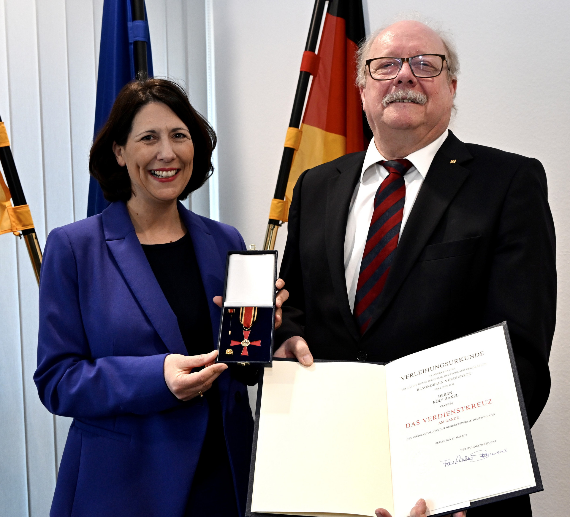 Rolf Haxel erhält Verdienstkreuz am Bande . Landwirtschaftskammer Rheinland-Pfalz